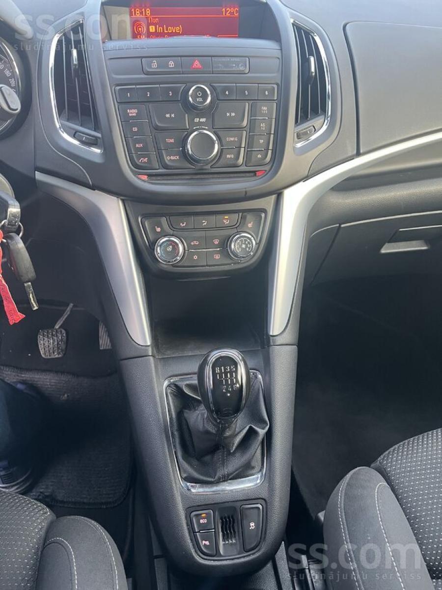 Grey Opel Zafira 2012 in Riga, with an engine capacity of 2.00 L and mileage of 0 thousand km for 5690 €, photo 15 on AUTOMOTO.COM.LV