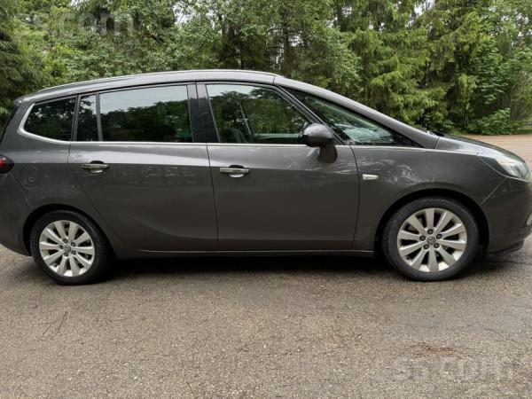 Grey Opel Zafira 2012 in Aizkraukle, with an engine capacity of 2.00 L and mileage of 414 thousand km for 4850 €, photo 6 on AUTOMOTO.COM.LV