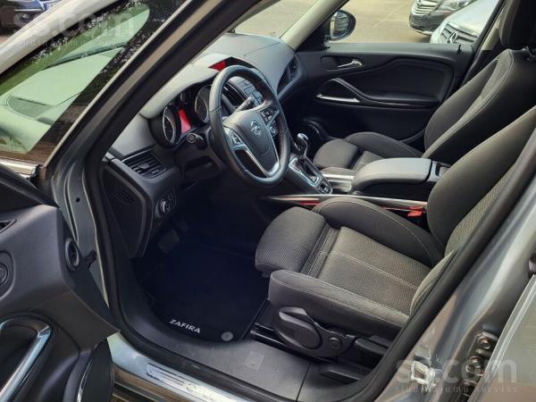 Grey Opel Zafira 2012 in Riga, with an engine capacity of 2.00 L and mileage of 0 thousand km for 5100 €, photo 9 on AUTOMOTO.COM.LV