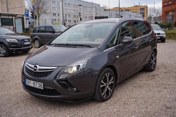 Grey Opel Zafira 2012 in Riga, with an engine capacity of 2.00 L and mileage of 272 thousand km for 6900 €, photo 1 on AUTOMOTO.COM.LV