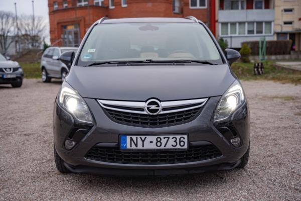 Grey Opel Zafira 2012 in Riga, with an engine capacity of 2.00 L and mileage of 272 thousand km for 6900 €, photo 3 on AUTOMOTO.COM.LV