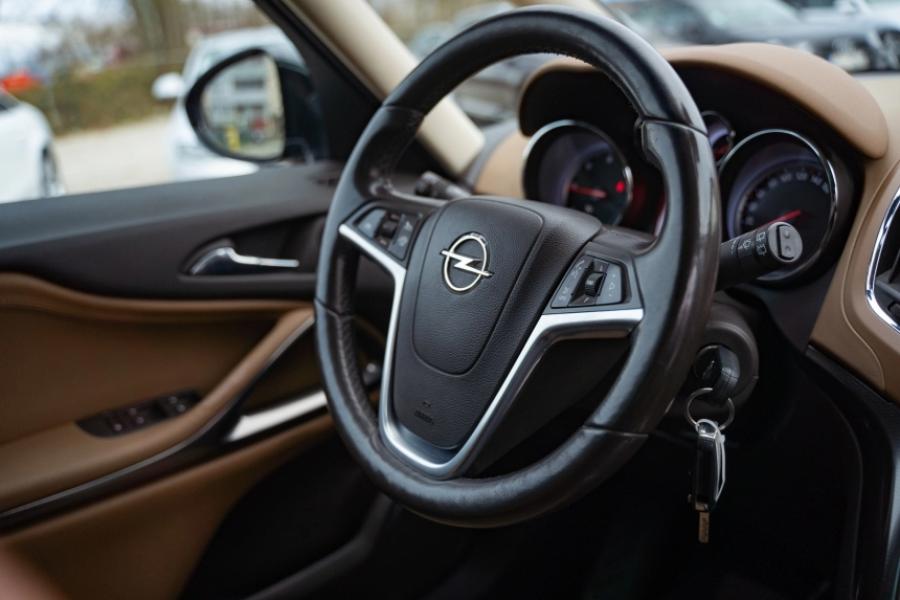 Pelēks Opel Zafira 2012 Rīga, ar dzinēja tilpumu 2.00 L un nobraukumu 272 tūkst. km par 6900 €, foto 10 vietnē AUTOMOTO.COM.LV