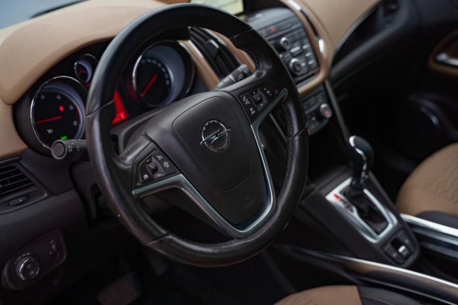 Pelēks Opel Zafira 2012 Rīga, ar dzinēja tilpumu 2.00 L un nobraukumu 272 tūkst. km par 6900 €, foto 24 vietnē AUTOMOTO.COM.LV