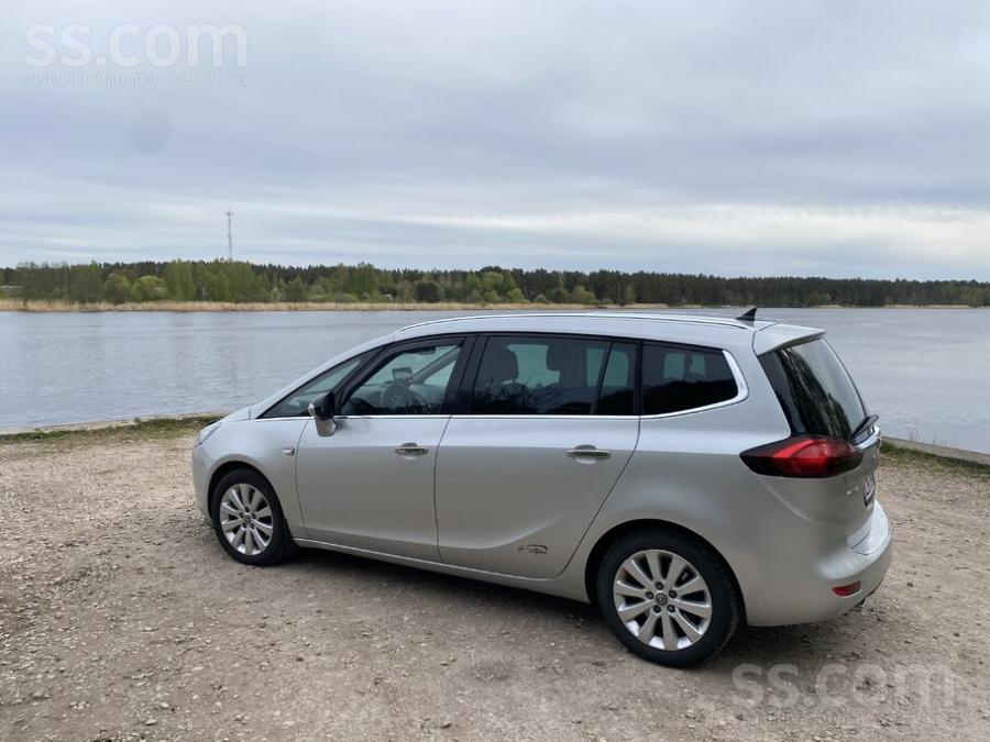 Grey Opel Zafira 2012 in Jurmala, with an engine capacity of 2.00 L and mileage of 248 thousand km for 5520 €, photo 1 on AUTOMOTO.COM.LV