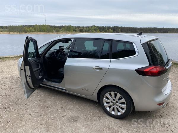 Grey Opel Zafira 2012 in Jurmala, with an engine capacity of 2.00 L and mileage of 248 thousand km for 5520 €, photo 2 on AUTOMOTO.COM.LV