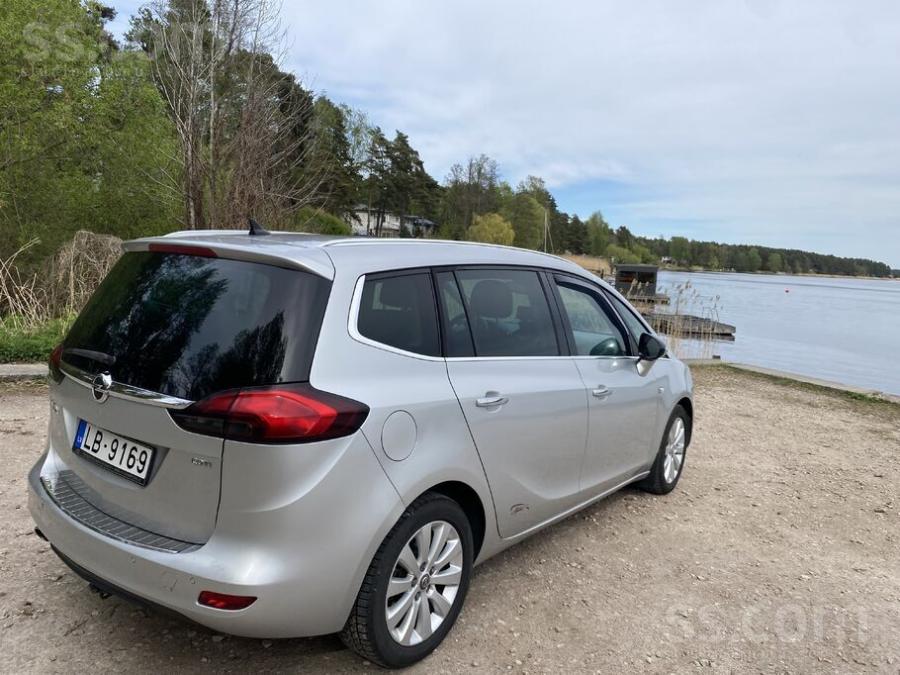 Grey Opel Zafira 2012 in Jurmala, with an engine capacity of 2.00 L and mileage of 248 thousand km for 5520 €, photo 10 on AUTOMOTO.COM.LV