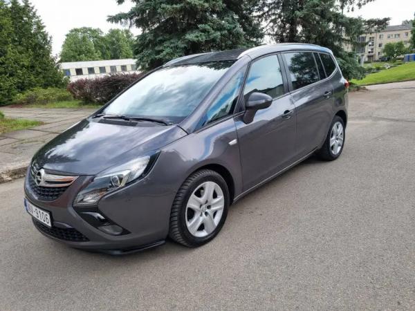 Grey Opel Zafira 2012 in Jekabpils, with an engine capacity of 2.00 L and mileage of 249 thousand km for 6250 €, photo 1 on AUTOMOTO.COM.LV