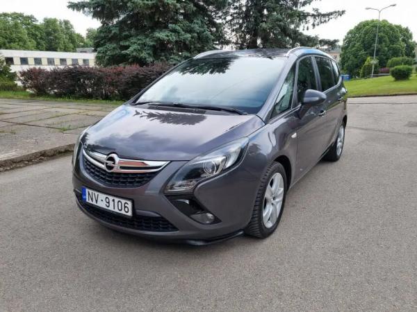 Grey Opel Zafira 2012 in Jekabpils, with an engine capacity of 2.00 L and mileage of 249 thousand km for 6250 €, photo 2 on AUTOMOTO.COM.LV