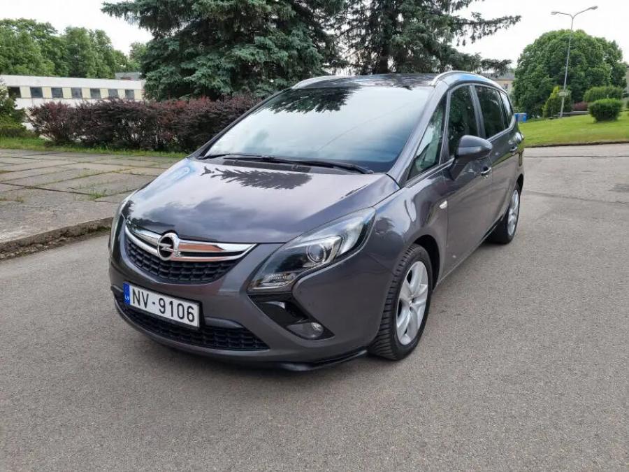 Grey Opel Zafira 2012 in Jekabpils, with an engine capacity of 2.00 L and mileage of 249 thousand km for 6250 €, photo 3 on AUTOMOTO.COM.LV