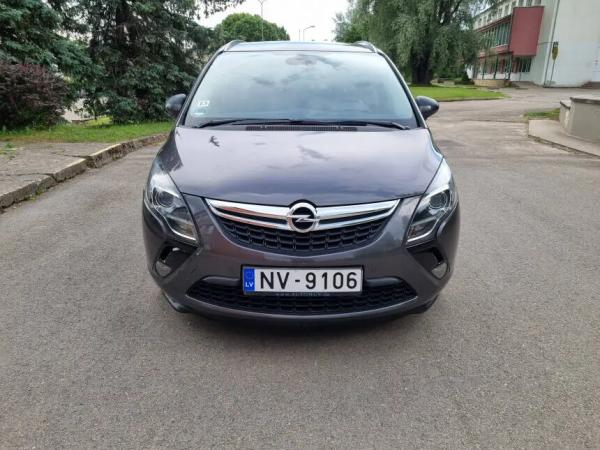 Grey Opel Zafira 2012 in Jekabpils, with an engine capacity of 2.00 L and mileage of 249 thousand km for 6250 €, photo 3 on AUTOMOTO.COM.LV