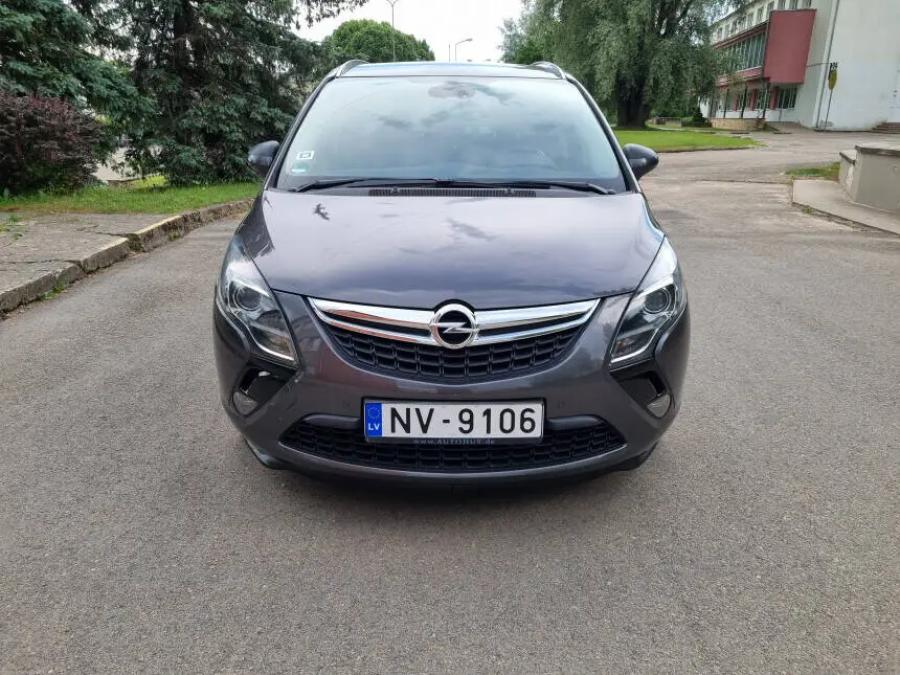 Grey Opel Zafira 2012 in Jekabpils, with an engine capacity of 2.00 L and mileage of 249 thousand km for 6250 €, photo 4 on AUTOMOTO.COM.LV