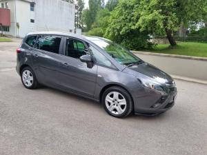 Grey Opel Zafira 2012 in Jekabpils, with an engine capacity of 2.00 L and mileage of 249 thousand km for 6250 €, photo 5 on AUTOMOTO.COM.LV