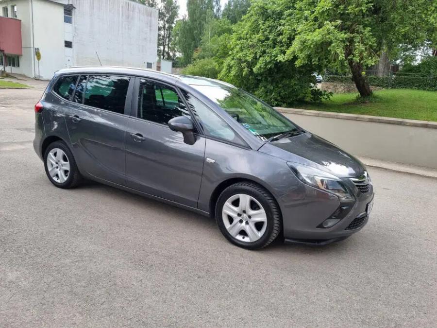 Grey Opel Zafira 2012 in Jekabpils, with an engine capacity of 2.00 L and mileage of 249 thousand km for 6250 €, photo 5 on AUTOMOTO.COM.LV