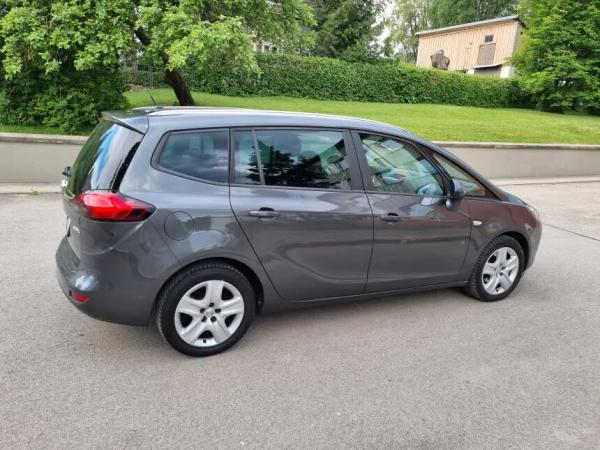 Grey Opel Zafira 2012 in Jekabpils, with an engine capacity of 2.00 L and mileage of 249 thousand km for 6250 €, photo 5 on AUTOMOTO.COM.LV