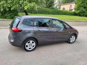 Grey Opel Zafira 2012 in Jekabpils, with an engine capacity of 2.00 L and mileage of 249 thousand km for 6250 €, photo 6 on AUTOMOTO.COM.LV