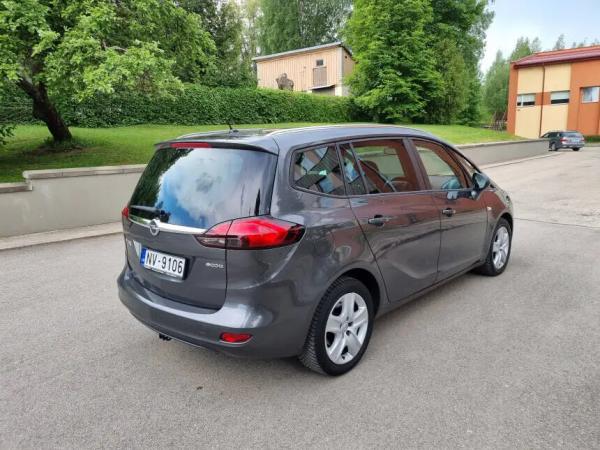 Grey Opel Zafira 2012 in Jekabpils, with an engine capacity of 2.00 L and mileage of 249 thousand km for 6250 €, photo 6 on AUTOMOTO.COM.LV