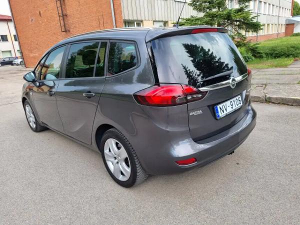 Grey Opel Zafira 2012 in Jekabpils, with an engine capacity of 2.00 L and mileage of 249 thousand km for 6250 €, photo 9 on AUTOMOTO.COM.LV