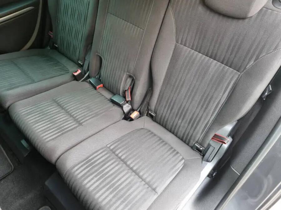 Grey Opel Zafira 2012 in Jekabpils, with an engine capacity of 2.00 L and mileage of 249 thousand km for 6250 €, photo 16 on AUTOMOTO.COM.LV
