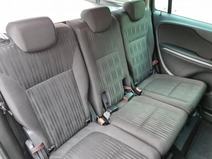 Grey Opel Zafira 2012 in Jekabpils, with an engine capacity of 2.00 L and mileage of 249 thousand km for 6250 €, photo 18 on AUTOMOTO.COM.LV