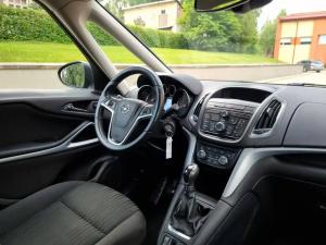 Grey Opel Zafira 2012 in Jekabpils, with an engine capacity of 2.00 L and mileage of 249 thousand km for 6250 €, photo 19 on AUTOMOTO.COM.LV