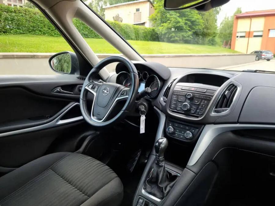 Grey Opel Zafira 2012 in Jekabpils, with an engine capacity of 2.00 L and mileage of 249 thousand km for 6250 €, photo 19 on AUTOMOTO.COM.LV