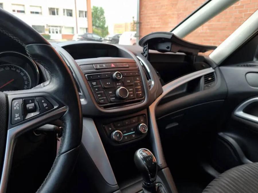 Grey Opel Zafira 2012 in Jekabpils, with an engine capacity of 2.00 L and mileage of 249 thousand km for 6250 €, photo 33 on AUTOMOTO.COM.LV