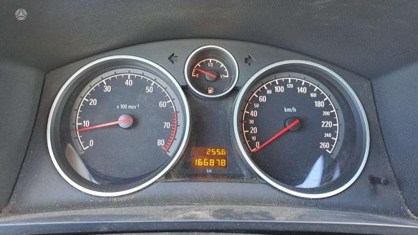Grey Opel Zafira 2012 in Pasvalys, with an engine capacity of 1.60 L and mileage of 167 thousand km for 3700 €, photo 5 on AUTOMOTO.COM.LV