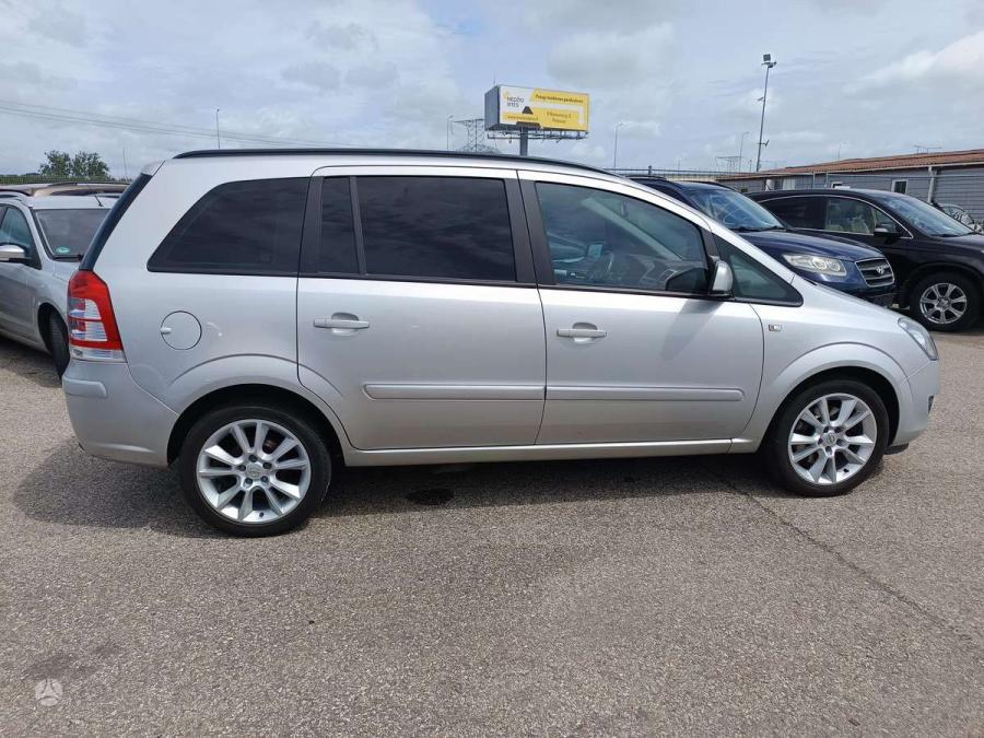 Grey Opel Zafira 2012 in Marijampole, with an engine capacity of 1.60 L and mileage of 138 thousand km for 3250 €, photo 3 on AUTOMOTO.COM.LV