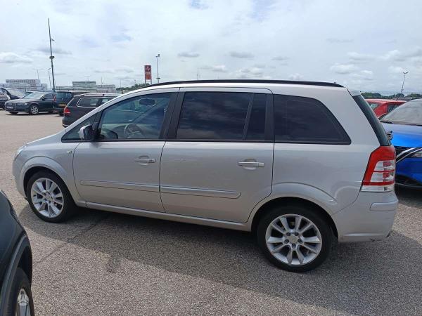 Pelēks Opel Zafira 2012 Marijampole, ar dzinēja tilpumu 1.60 L un nobraukumu 138 tūkst. km par 3250 €, foto 6 vietnē AUTOMOTO.COM.LV