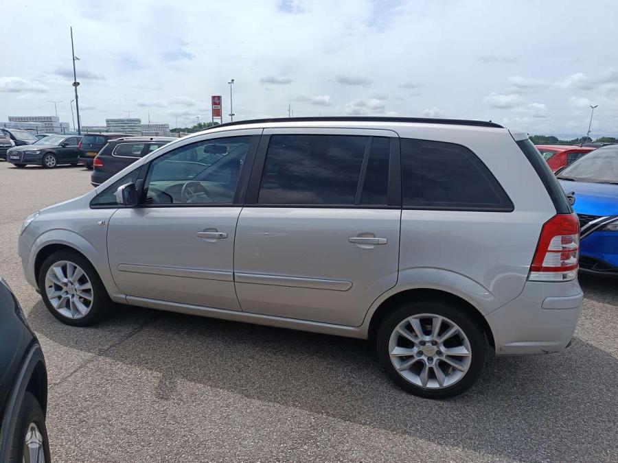 Grey Opel Zafira 2012 in Marijampole, with an engine capacity of 1.60 L and mileage of 138 thousand km for 3250 €, photo 7 on AUTOMOTO.COM.LV
