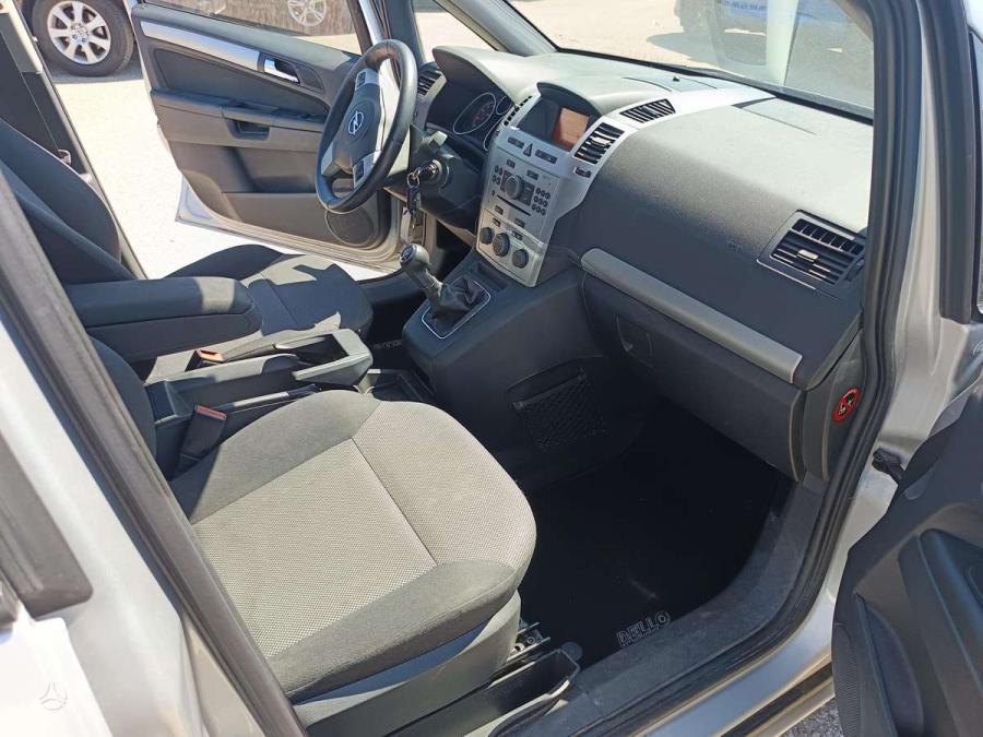 Grey Opel Zafira 2012 in Marijampole, with an engine capacity of 1.60 L and mileage of 138 thousand km for 3250 €, photo 13 on AUTOMOTO.COM.LV