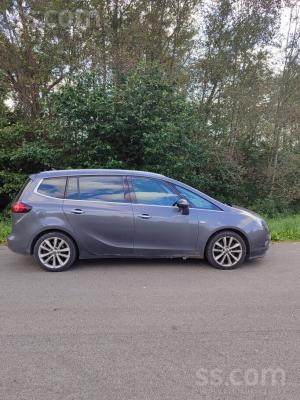 Grey Opel Zafira 2012 in Jurmala, with an engine capacity of 2.00 L and mileage of 424 thousand km for 2700 €, photo 3 on AUTOMOTO.COM.LV