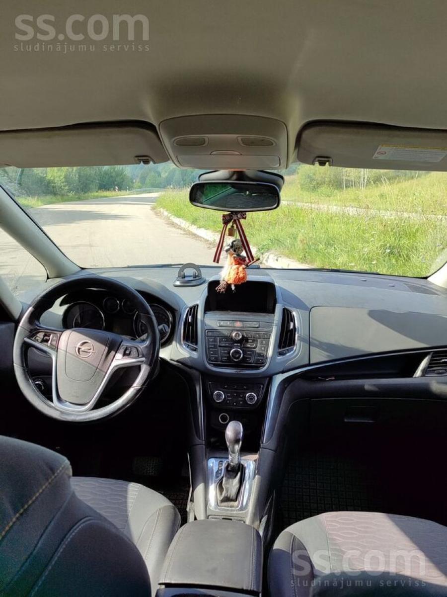 Grey Opel Zafira 2012 in Jurmala, with an engine capacity of 2.00 L and mileage of 424 thousand km for 2700 €, photo 12 on AUTOMOTO.COM.LV