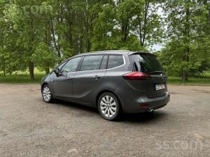 Grey Opel Zafira 2012 in Aizkraukle, with an engine capacity of 2.00 L and mileage of 414 thousand km for 4850 €, photo 4 on AUTOMOTO.COM.LV