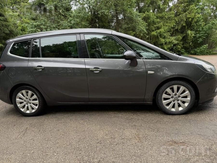 Grey Opel Zafira 2012 in Aizkraukle, with an engine capacity of 2.00 L and mileage of 414 thousand km for 4850 €, photo 7 on AUTOMOTO.COM.LV