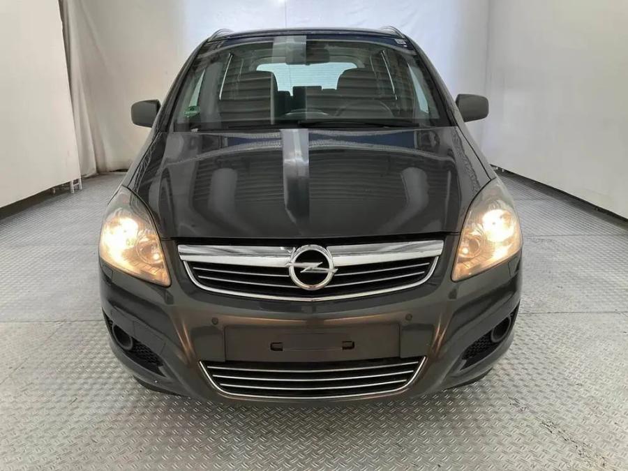 Grey Opel Zafira 2012 in Limbazi, with an engine capacity of 1.60 L and mileage of 202 thousand km for 4250 €, photo 3 on AUTOMOTO.COM.LV