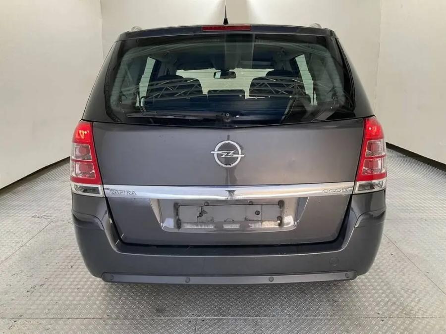 Grey Opel Zafira 2012 in Limbazi, with an engine capacity of 1.60 L and mileage of 202 thousand km for 4250 €, photo 6 on AUTOMOTO.COM.LV