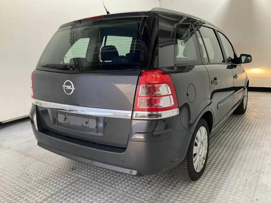 Grey Opel Zafira 2012 in Limbazi, with an engine capacity of 1.60 L and mileage of 202 thousand km for 4250 €, photo 7 on AUTOMOTO.COM.LV