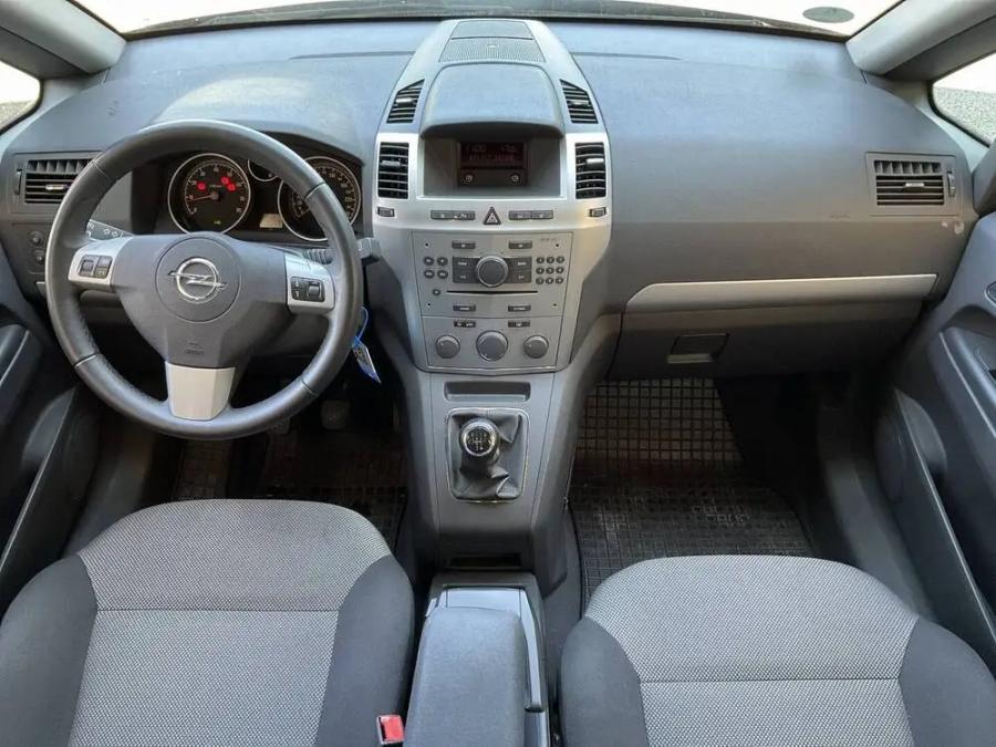 Grey Opel Zafira 2012 in Limbazi, with an engine capacity of 1.60 L and mileage of 202 thousand km for 4250 €, photo 8 on AUTOMOTO.COM.LV