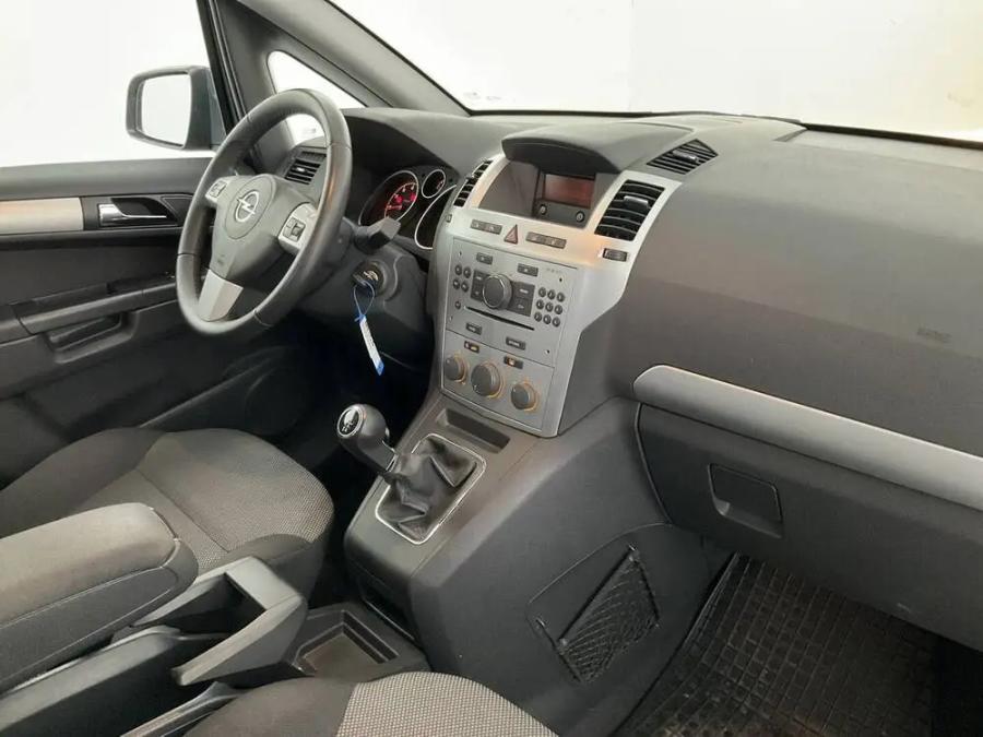 Grey Opel Zafira 2012 in Limbazi, with an engine capacity of 1.60 L and mileage of 202 thousand km for 4250 €, photo 9 on AUTOMOTO.COM.LV