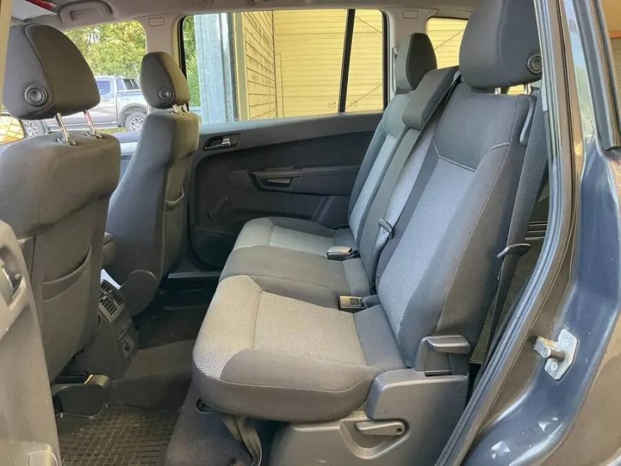 Grey Opel Zafira 2012 in Limbazi, with an engine capacity of 1.60 L and mileage of 202 thousand km for 4250 €, photo 10 on AUTOMOTO.COM.LV