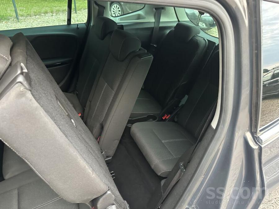Pelēks Opel Zafira 2012 Cēsis, ar dzinēja tilpumu 2.00 L un nobraukumu 0 tūkst. km par 6400 €, foto 12 vietnē AUTOMOTO.COM.LV