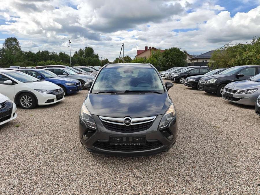 Grey Opel Zafira 2012 in Vilnius, with an engine capacity of 1.96 L and mileage of 305 thousand km for 3300 €, photo 4 on AUTOMOTO.COM.LV