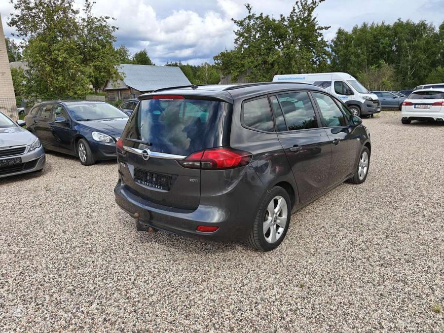 Grey Opel Zafira 2012 in Vilnius, with an engine capacity of 1.96 L and mileage of 305 thousand km for 3300 €, photo 7 on AUTOMOTO.COM.LV