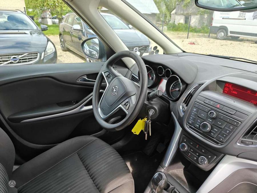 Grey Opel Zafira 2012 in Vilnius, with an engine capacity of 1.96 L and mileage of 305 thousand km for 3300 €, photo 10 on AUTOMOTO.COM.LV