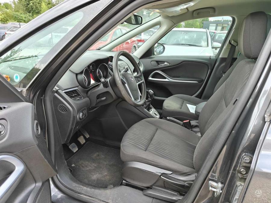 Grey Opel Zafira 2012 in Vilnius, with an engine capacity of 1.96 L and mileage of 305 thousand km for 3300 €, photo 12 on AUTOMOTO.COM.LV