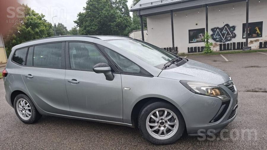Grey Opel Zafira 2012 in Saldus, with an engine capacity of 2.00 L and mileage of 178 thousand km for 4100 €, photo 1 on AUTOMOTO.COM.LV