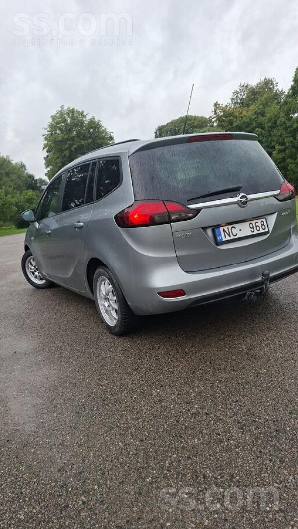 Grey Opel Zafira 2012 in Saldus, with an engine capacity of 2.00 L and mileage of 178 thousand km for 4100 €, photo 2 on AUTOMOTO.COM.LV