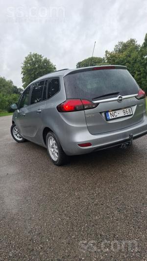 Grey Opel Zafira 2012 in Saldus, with an engine capacity of 2.00 L and mileage of 178 thousand km for 4100 €, photo 3 on AUTOMOTO.COM.LV