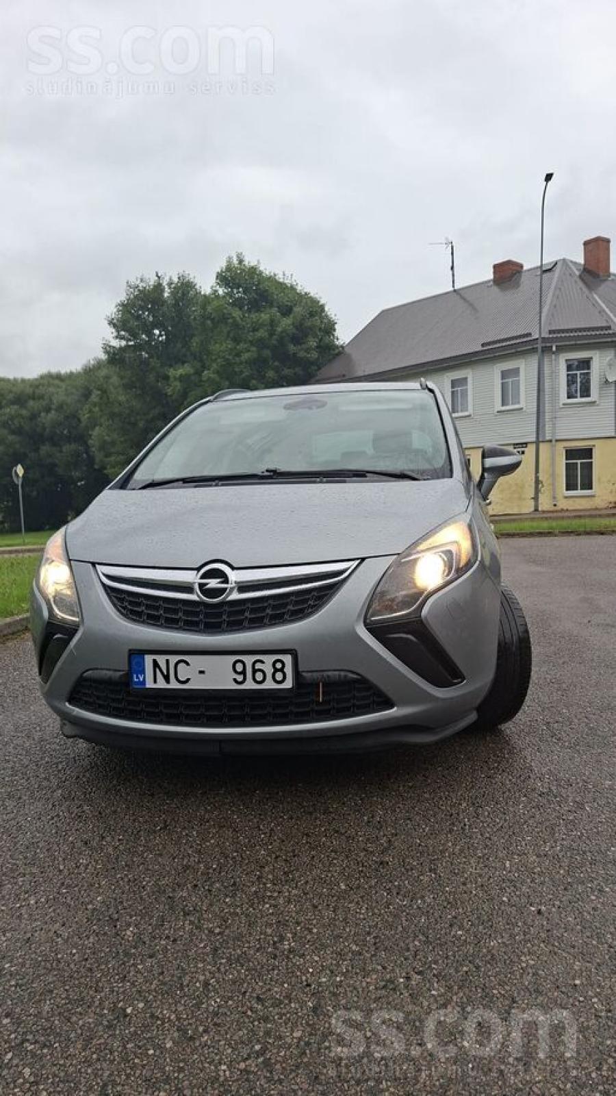 Grey Opel Zafira 2012 in Saldus, with an engine capacity of 2.00 L and mileage of 178 thousand km for 4100 €, photo 4 on AUTOMOTO.COM.LV